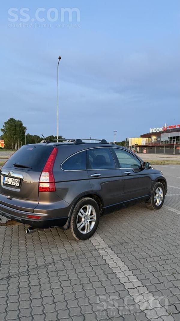 Brown Honda CR-V 2010 in Riga, with an engine capacity of 2.00 L and mileage of 233 thousand km for 6200 €, photo 3 on AUTOMOTO.COM.LV