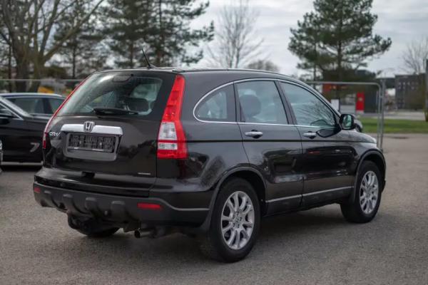 Brūns Honda CR-V 2010 Liepāja, ar dzinēja tilpumu 2.40 L un nobraukumu 208 tūkst. km par 10250 €, foto 4 vietnē AUTOMOTO.COM.LV