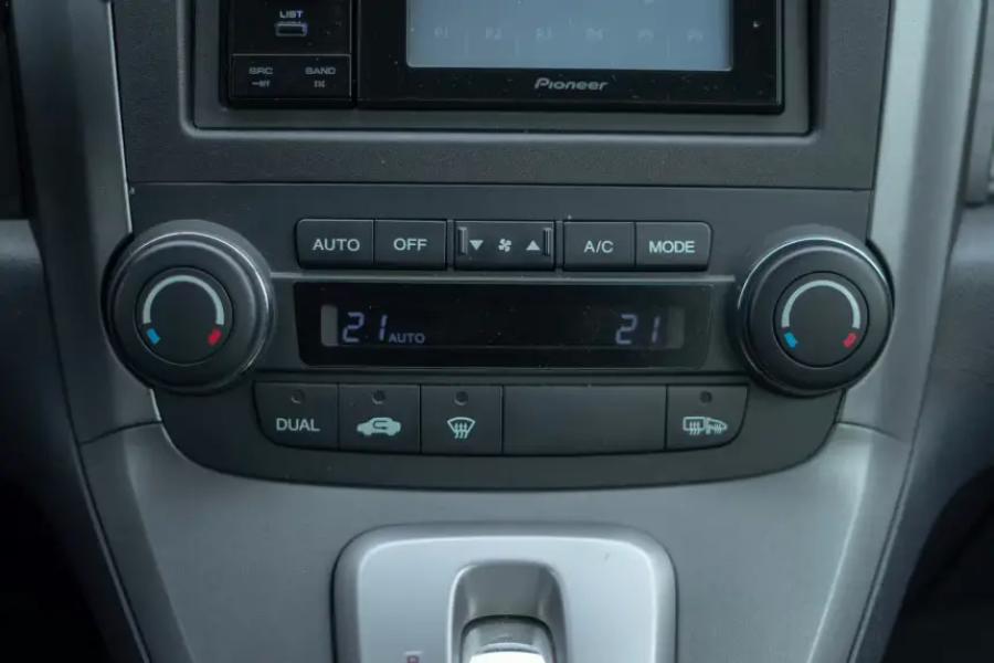 Brūns Honda CR-V 2010 Liepāja, ar dzinēja tilpumu 2.40 L un nobraukumu 208 tūkst. km par 10250 €, foto 22 vietnē AUTOMOTO.COM.LV