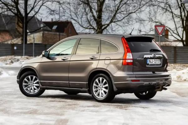 Brūns Honda CR-V 2010 Jelgava, ar dzinēja tilpumu 2.20 L un nobraukumu 222 tūkst. km par 8800 €, foto 3 vietnē AUTOMOTO.COM.LV