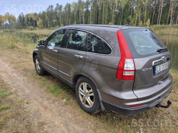 Brown Honda CR-V 2010 in Riga, with an engine capacity of 2.20 L and mileage of 295 thousand km for 5000 €, photo 5 on AUTOMOTO.COM.LV