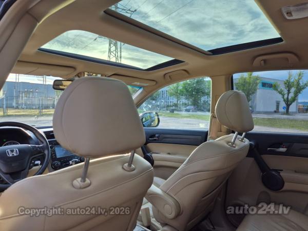 Brown Honda CR-V 2011 in Parnu, with an engine capacity of 2.00 L and mileage of 276 thousand km for 7000 €, photo 5 on AUTOMOTO.COM.LV