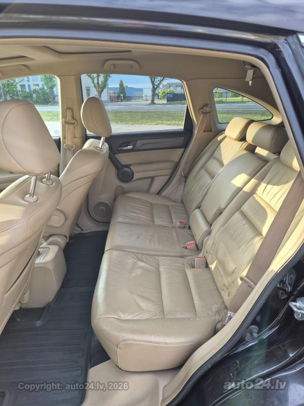 Brown Honda CR-V 2011 in Parnu, with an engine capacity of 2.00 L and mileage of 276 thousand km for 7000 €, photo 6 on AUTOMOTO.COM.LV