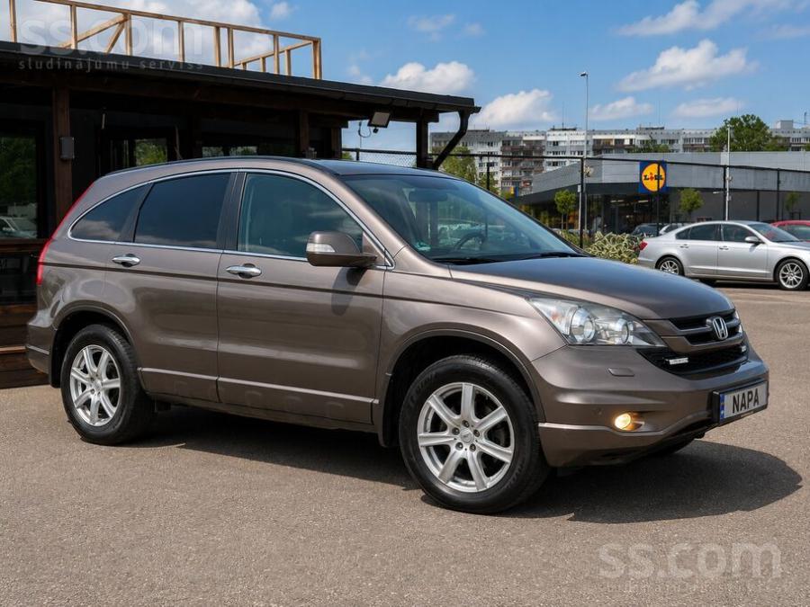 Brown Honda CR-V 2011 in Riga, with an engine capacity of 2.20 L and mileage of 218 thousand km for 7250 €, photo 7 on AUTOMOTO.COM.LV