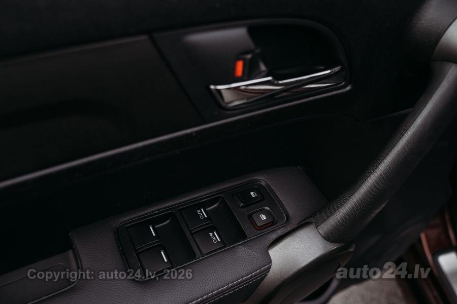 Brown Honda CR-V 2011 in Tallinn, with an engine capacity of 2.00 L and mileage of 182 thousand km for 8990 €, photo 23 on AUTOMOTO.COM.LV