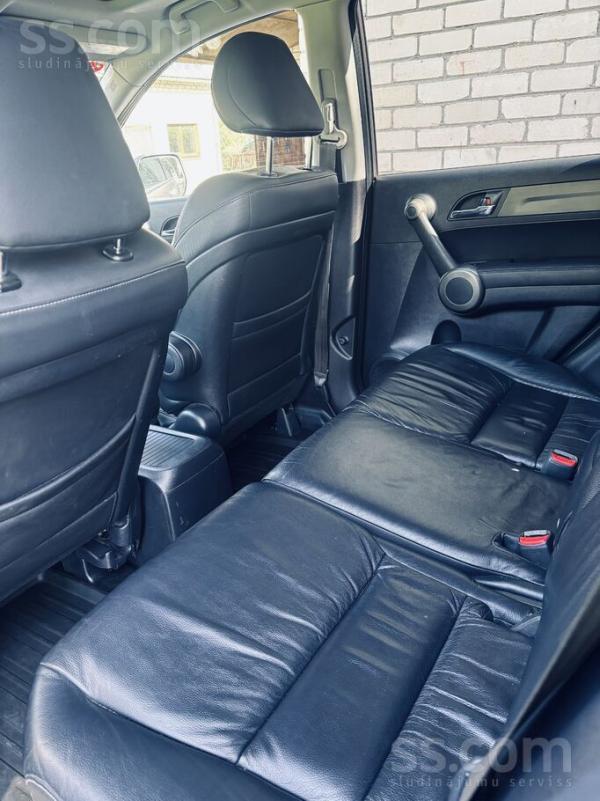 Brown Honda CR-V 2011 in Jelgava, with an engine capacity of 2.20 L and mileage of 340 thousand km for 6200 €, photo 8 on AUTOMOTO.COM.LV