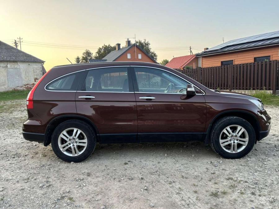 Brown Honda CR-V 2011 in Kaisiadorys, with an engine capacity of 2.20 L and mileage of 284 thousand km for 6450 €, photo 8 on AUTOMOTO.COM.LV