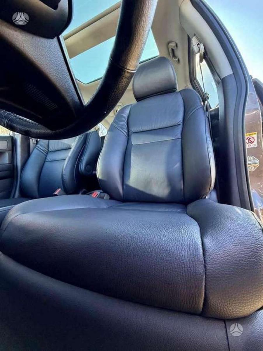 Brown Honda CR-V 2011 in Siauliai, with an engine capacity of 2.20 L and mileage of 245 thousand km for 8999 €, photo 20 on AUTOMOTO.COM.LV