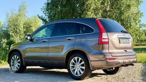Brown Honda CR-V 2011 in Siauliai, with an engine capacity of 2.20 L and mileage of 245 thousand km for 8999 €, photo 3 on AUTOMOTO.COM.LV