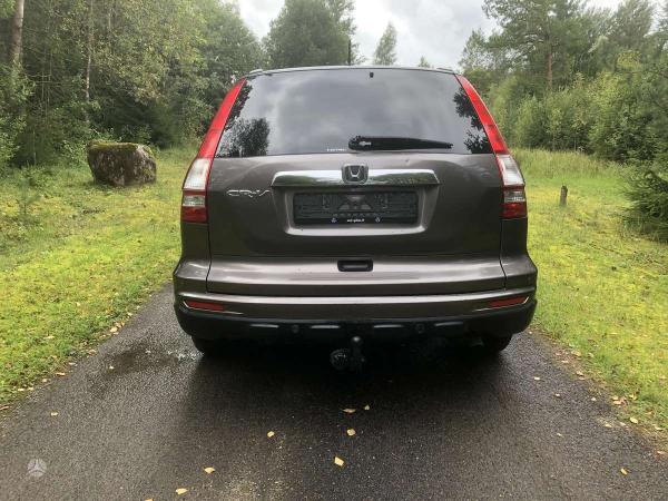 Brown Honda CR-V 2011 in Utena, with an engine capacity of 2.20 L and mileage of 263 thousand km for 5700 €, photo 6 on AUTOMOTO.COM.LV