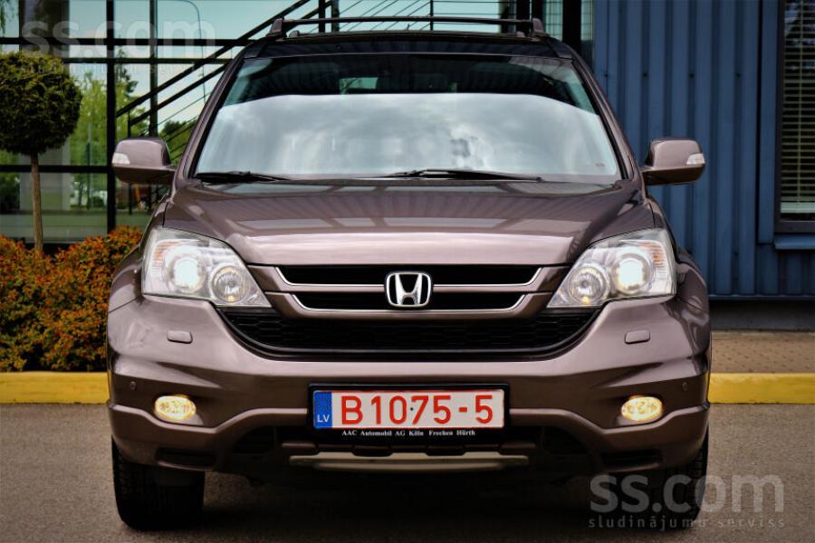 Brown Honda CR-V 2012 in Riga, with an engine capacity of 2.20 L and mileage of 229 thousand km for 20990 €, photo 1 on AUTOMOTO.COM.LV