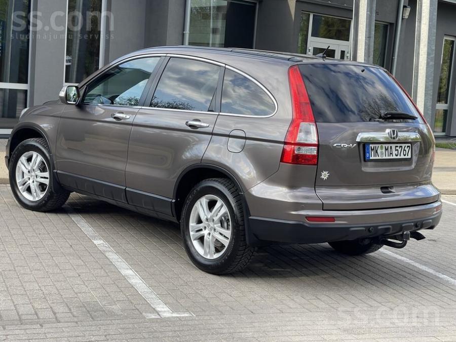 Brown Honda CR-V 2012 in Jurmala, with an engine capacity of 2.20 L and mileage of 0 thousand km for 7250 €, photo 3 on AUTOMOTO.COM.LV
