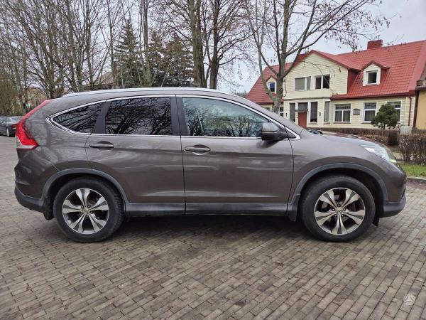 Brown Honda CR-V 2013 in Siauliai, with an engine capacity of 2.20 L and mileage of 179 thousand km for 3290 €, photo 2 on AUTOMOTO.COM.LV