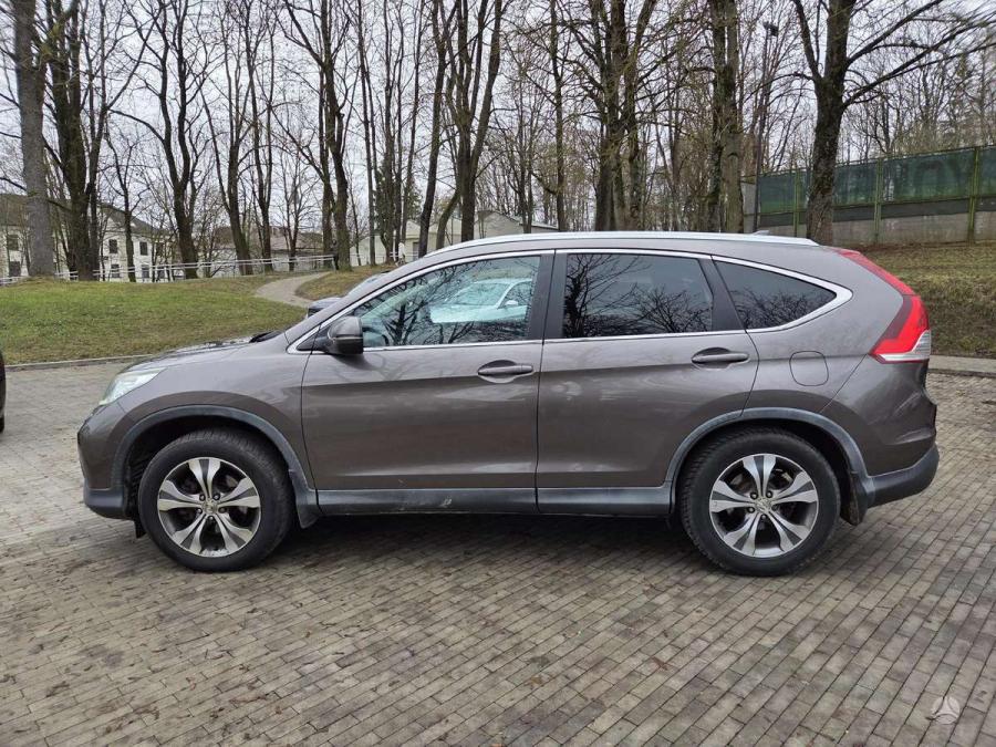 Brown Honda CR-V 2013 in Siauliai, with an engine capacity of 2.20 L and mileage of 179 thousand km for 3290 €, photo 5 on AUTOMOTO.COM.LV