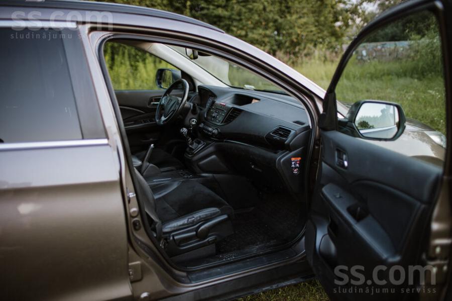Brown Honda CR-V 2013 in Riga, with an engine capacity of 2.20 L and mileage of 507 thousand km for 7500 €, photo 8 on AUTOMOTO.COM.LV