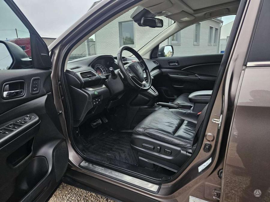 Brown Honda CR-V 2013 in Radviliskis, with an engine capacity of 2.20 L and mileage of 221 thousand km for 9900 €, photo 23 on AUTOMOTO.COM.LV
