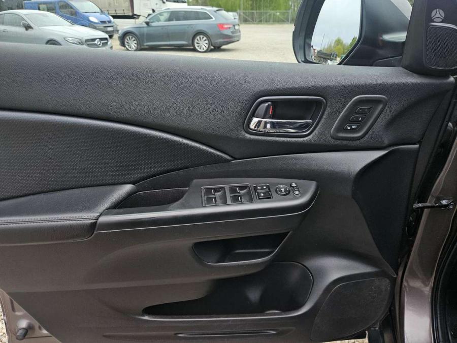 Brown Honda CR-V 2013 in Radviliskis, with an engine capacity of 2.20 L and mileage of 221 thousand km for 9900 €, photo 24 on AUTOMOTO.COM.LV