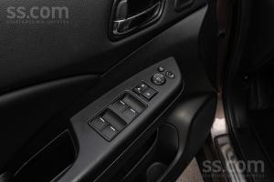 Brown Honda CR-V 2013 in Jelgava, with an engine capacity of 2.20 L and mileage of 0 thousand km for 11700 €, photo 8 on AUTOMOTO.COM.LV
