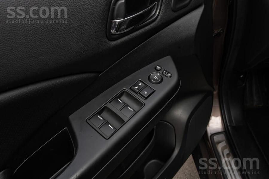 Brown Honda CR-V 2013 in Jelgava, with an engine capacity of 2.20 L and mileage of 0 thousand km for 11700 €, photo 8 on AUTOMOTO.COM.LV
