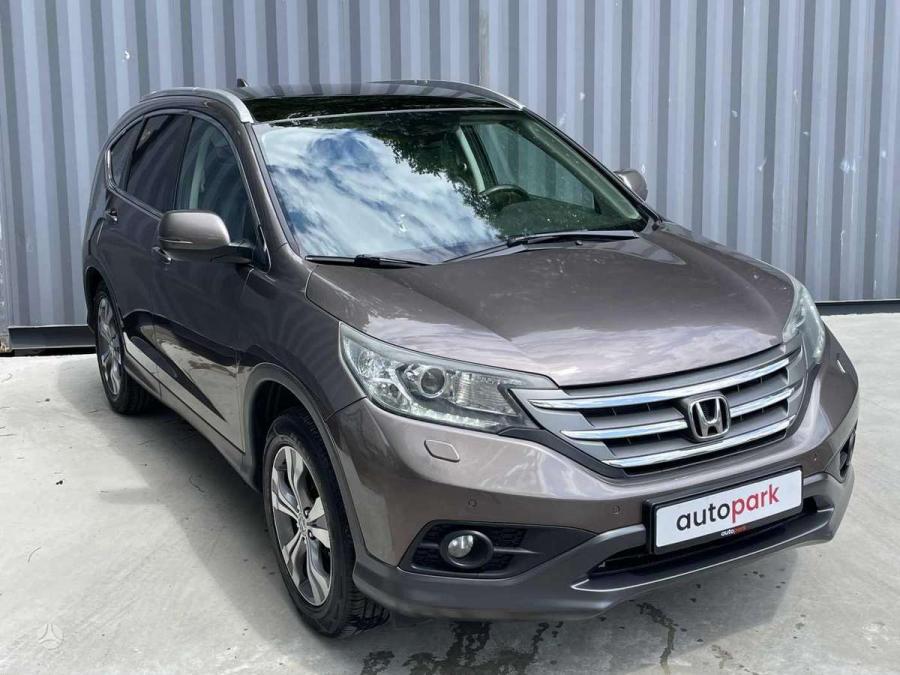 Brown Honda CR-V 2013 in Vilnius, with an engine capacity of 2.20 L and mileage of 211 thousand km for 9999 €, photo 3 on AUTOMOTO.COM.LV