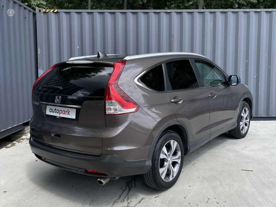 Brown Honda CR-V 2013 in Vilnius, with an engine capacity of 2.20 L and mileage of 211 thousand km for 9999 €, photo 4 on AUTOMOTO.COM.LV