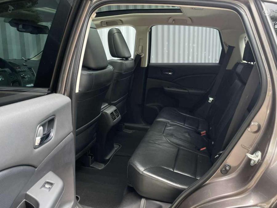 Brown Honda CR-V 2013 in Vilnius, with an engine capacity of 2.20 L and mileage of 211 thousand km for 9999 €, photo 7 on AUTOMOTO.COM.LV