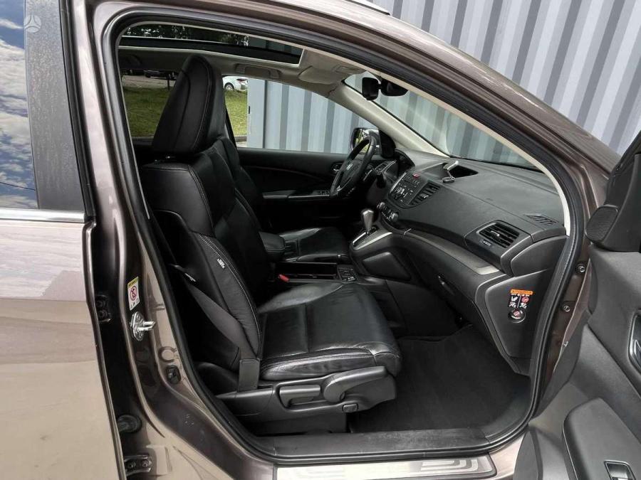 Brown Honda CR-V 2013 in Vilnius, with an engine capacity of 2.20 L and mileage of 211 thousand km for 9999 €, photo 9 on AUTOMOTO.COM.LV