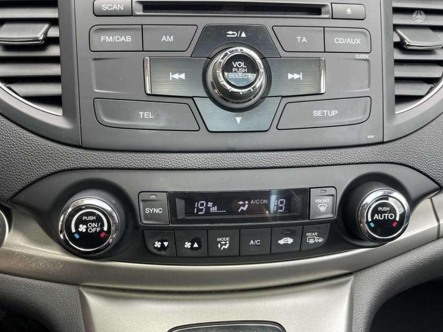 Brown Honda CR-V 2013 in Vilnius, with an engine capacity of 2.20 L and mileage of 211 thousand km for 9999 €, photo 16 on AUTOMOTO.COM.LV