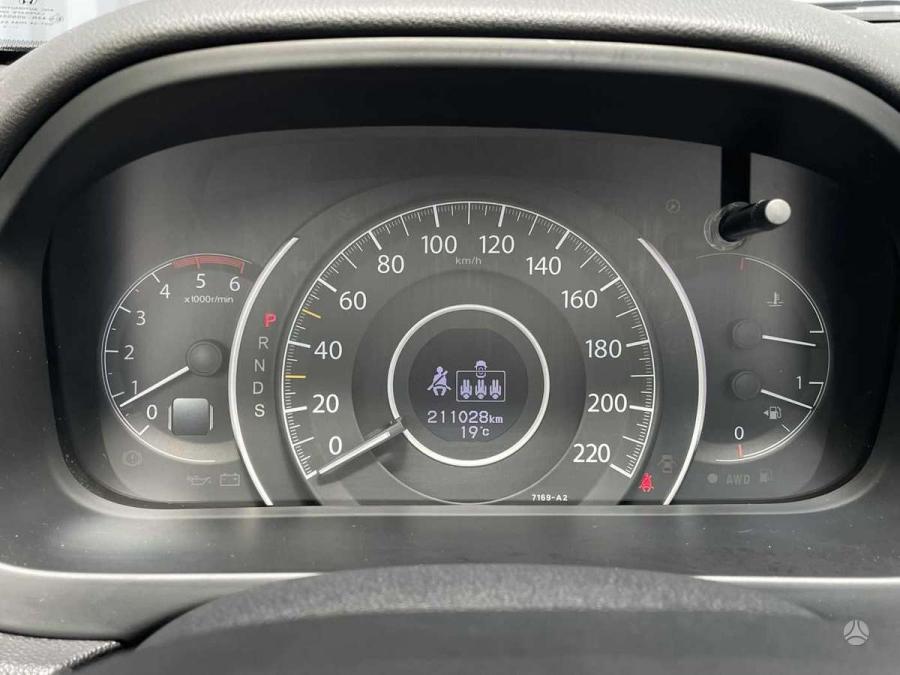 Brown Honda CR-V 2013 in Vilnius, with an engine capacity of 2.20 L and mileage of 211 thousand km for 9999 €, photo 24 on AUTOMOTO.COM.LV