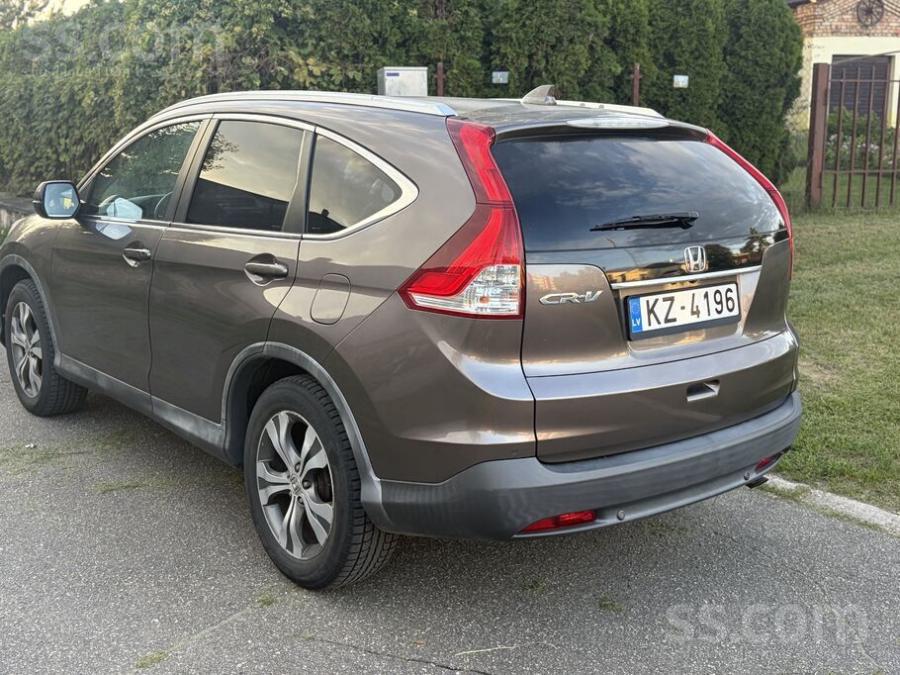 Brown Honda CR-V 2013 in Riga, with an engine capacity of 2.20 L and mileage of 209 thousand km for 10500 €, photo 1 on AUTOMOTO.COM.LV