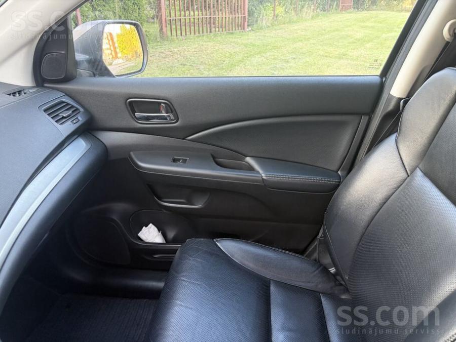 Brown Honda CR-V 2013 in Riga, with an engine capacity of 2.20 L and mileage of 209 thousand km for 10500 €, photo 8 on AUTOMOTO.COM.LV