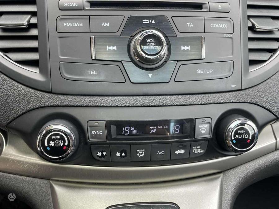 Brown Honda CR-V 2013 in Vilnius, with an engine capacity of 2.20 L and mileage of 211 thousand km for 9999 €, photo 16 on AUTOMOTO.COM.LV