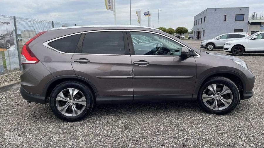 Brown Honda CR-V 2014 in Marijampole, with an engine capacity of 2.20 L and mileage of 172 thousand km for 10990 €, photo 6 on AUTOMOTO.COM.LV