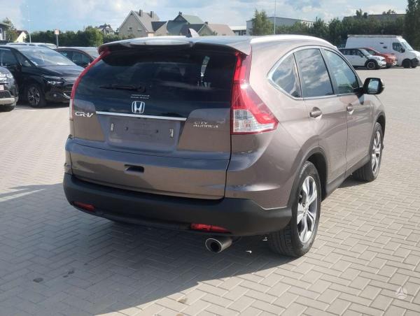 Brown Honda CR-V 2014 in Taurage, with an engine capacity of 1.60 L and mileage of 169 thousand km for 8800 €, photo 4 on AUTOMOTO.COM.LV