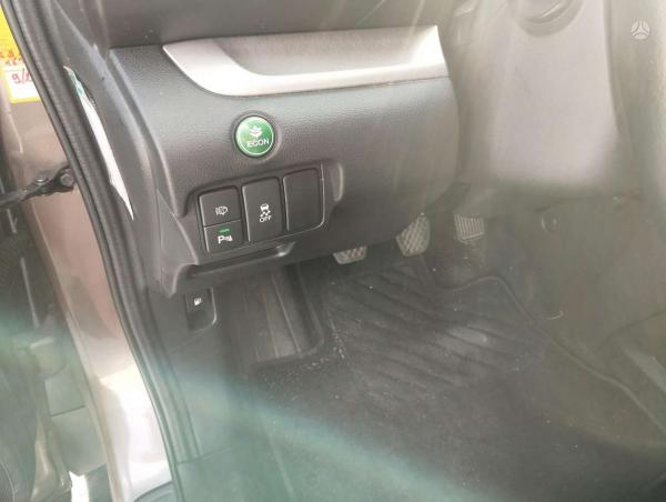 Brown Honda CR-V 2014 in Taurage, with an engine capacity of 1.60 L and mileage of 169 thousand km for 8800 €, photo 7 on AUTOMOTO.COM.LV
