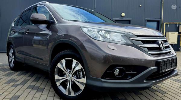 Brown Honda CR-V 2014 in Siauliai, with an engine capacity of 2.20 L and mileage of 240 thousand km for 11250 €, photo 4 on AUTOMOTO.COM.LV