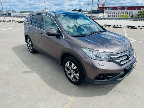 Brown Honda CR-V 2014 in Vilnius, with an engine capacity of 2.20 L and mileage of 223 thousand km for 11100 €, photo 3 on AUTOMOTO.COM.LV