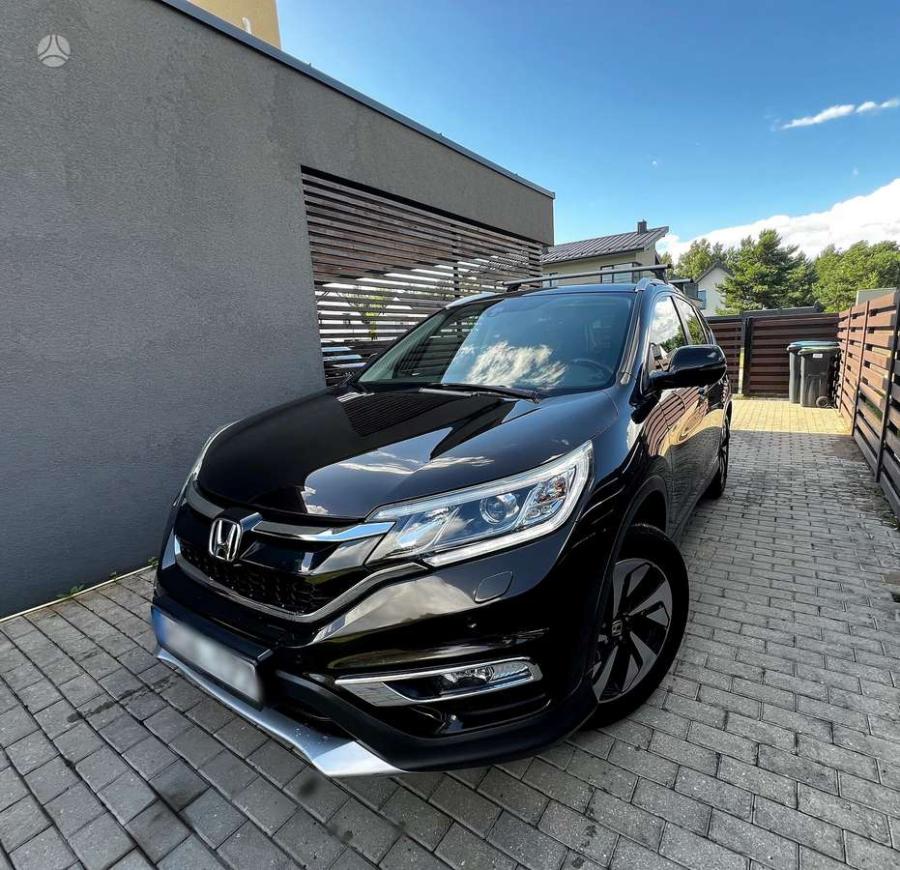 Brown Honda CR-V 2015 in Vilnius, with an engine capacity of 1.60 L and mileage of 165 thousand km for 13750 €, photo 1 on AUTOMOTO.COM.LV