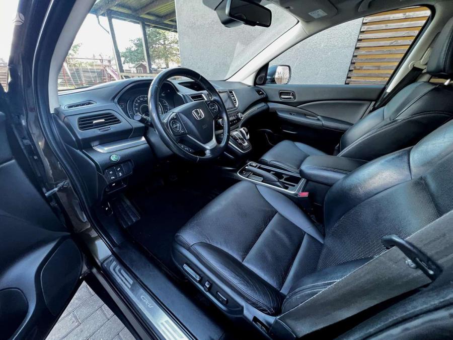 Brown Honda CR-V 2015 in Vilnius, with an engine capacity of 1.60 L and mileage of 165 thousand km for 13750 €, photo 18 on AUTOMOTO.COM.LV