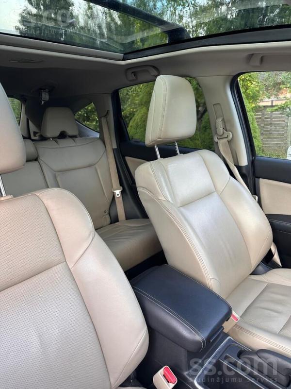 Brown Honda CR-V 2015 in Riga, with an engine capacity of 2.00 L and mileage of 195 thousand km for 13000 €, photo 6 on AUTOMOTO.COM.LV