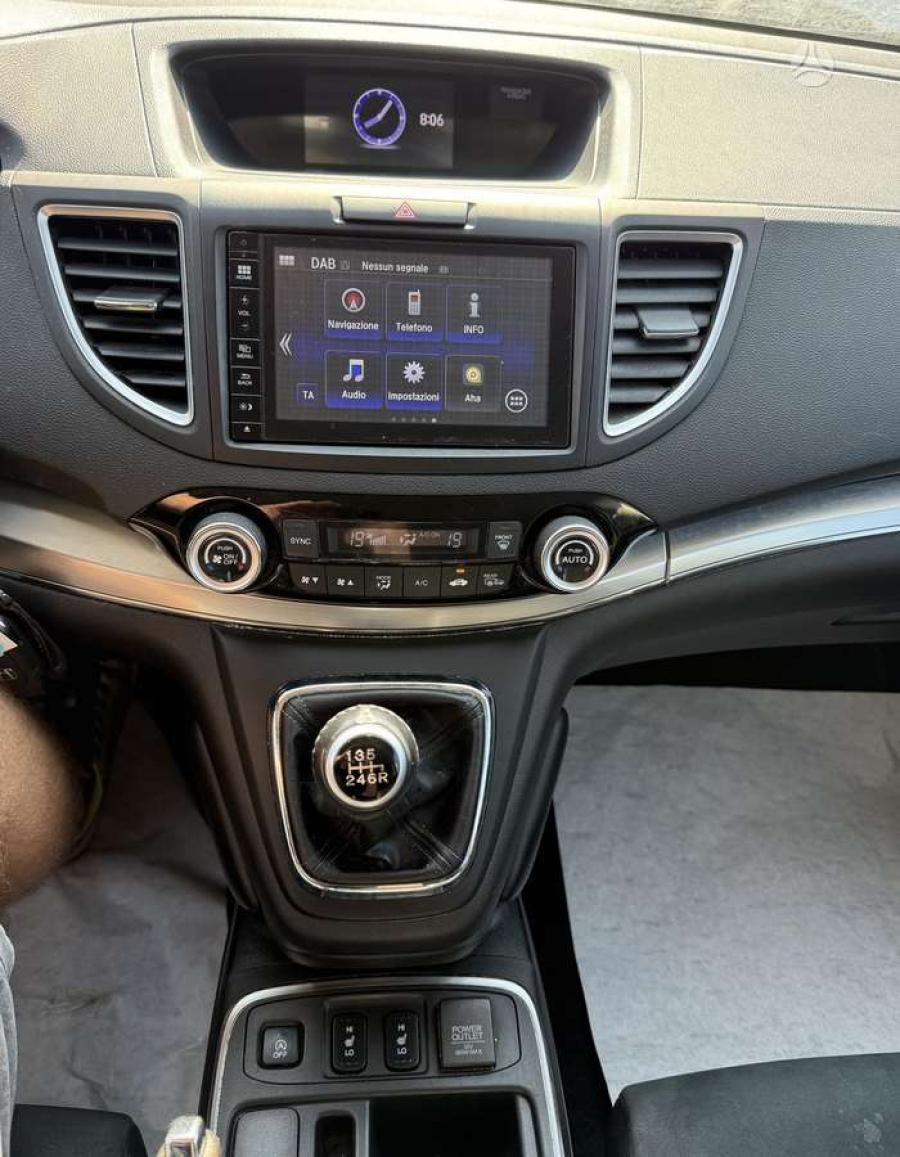 Brown Honda CR-V 2015 in Siauliai, with an engine capacity of 1.60 L and mileage of 125 thousand km for 10900 €, photo 13 on AUTOMOTO.COM.LV