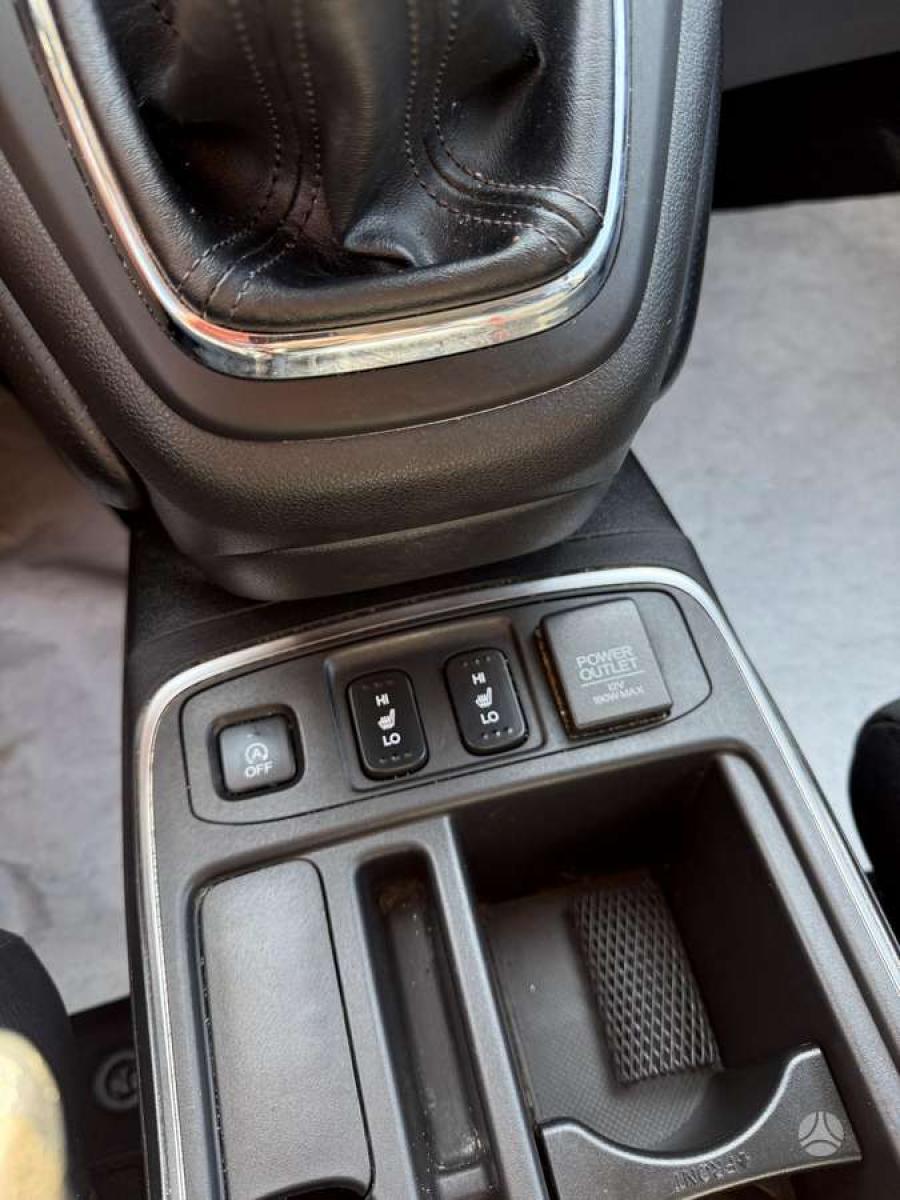 Brown Honda CR-V 2015 in Siauliai, with an engine capacity of 1.60 L and mileage of 125 thousand km for 10900 €, photo 15 on AUTOMOTO.COM.LV