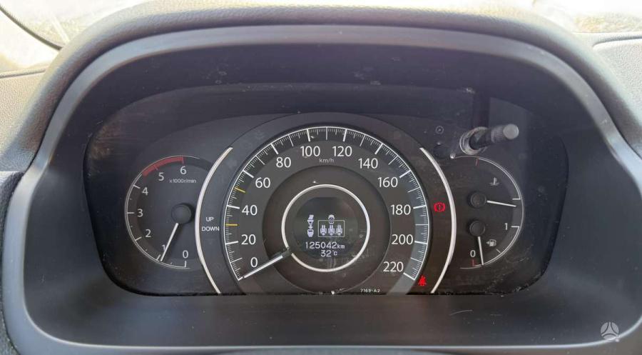 Brown Honda CR-V 2015 in Siauliai, with an engine capacity of 1.60 L and mileage of 125 thousand km for 10900 €, photo 16 on AUTOMOTO.COM.LV