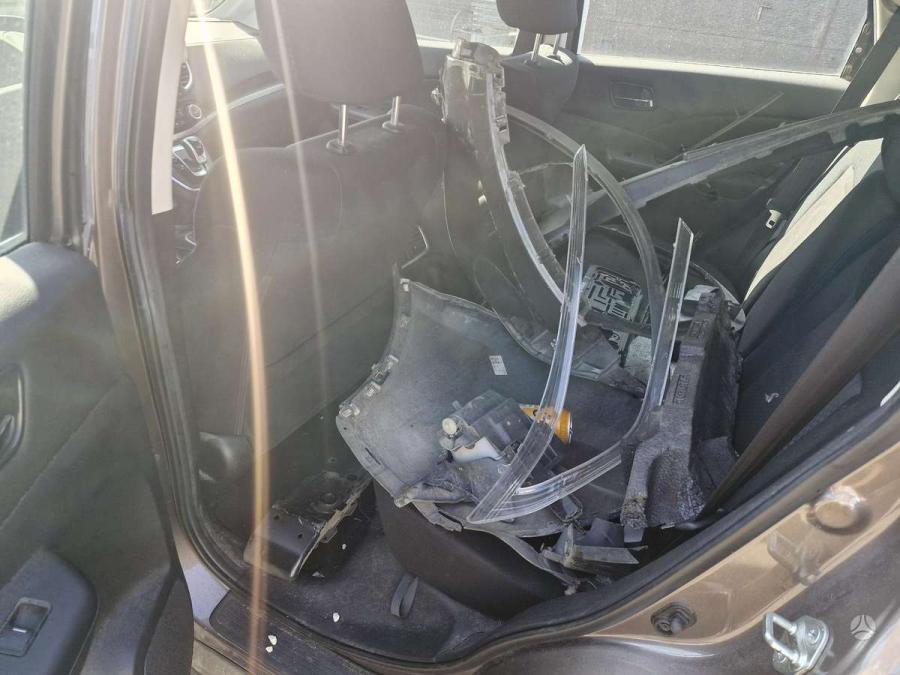 Brown Honda CR-V 2015 in Marijampole, with an engine capacity of 1.60 L and mileage of 450 thousand km for 5500 €, photo 16 on AUTOMOTO.COM.LV