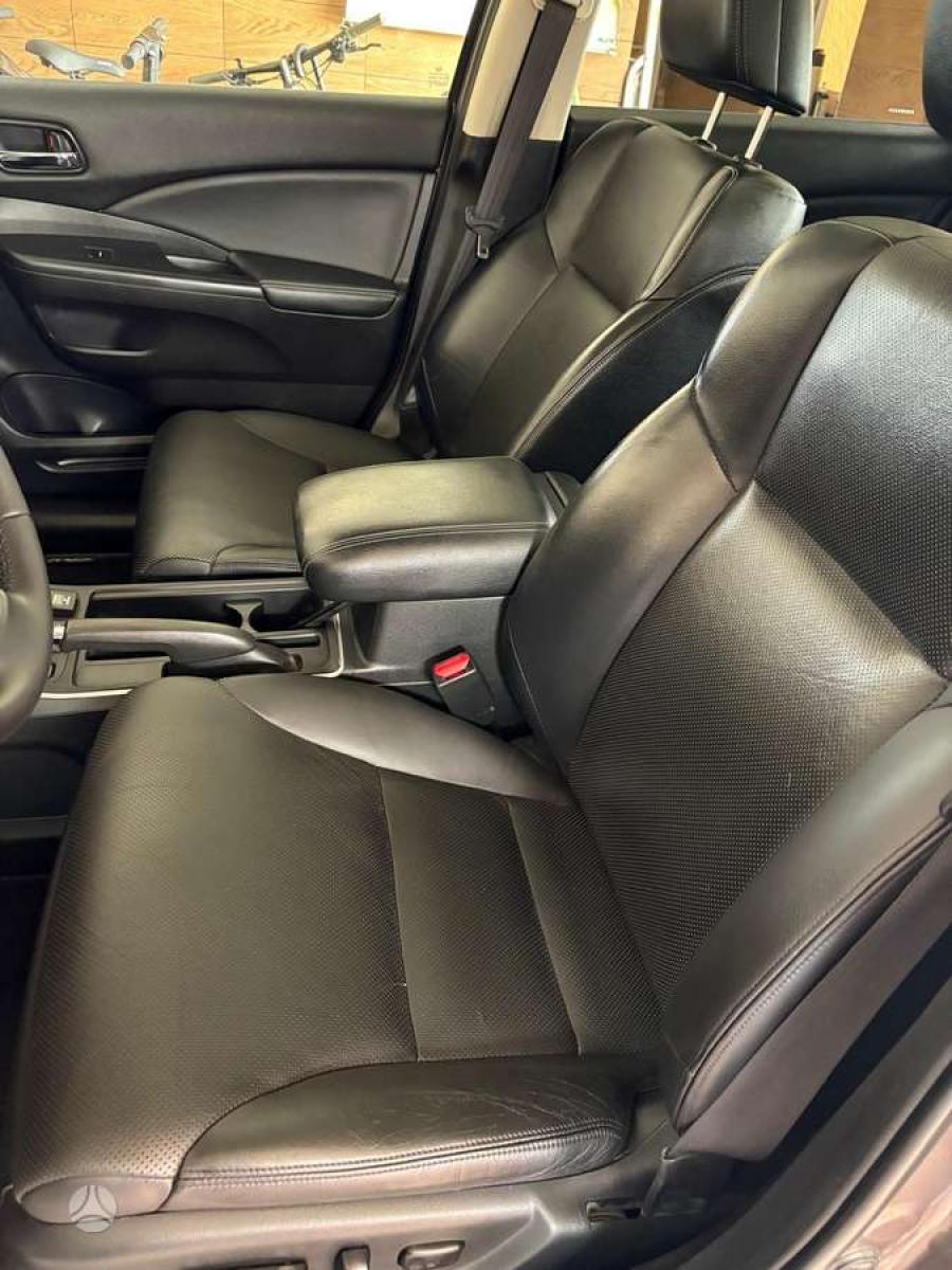 Brown Honda CR-V 2015 in Vilnius, with an engine capacity of 1.60 L and mileage of 180 thousand km for 13800 €, photo 18 on AUTOMOTO.COM.LV