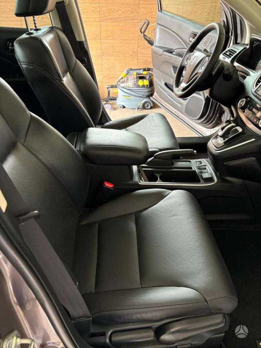 Brown Honda CR-V 2015 in Vilnius, with an engine capacity of 1.60 L and mileage of 180 thousand km for 13800 €, photo 19 on AUTOMOTO.COM.LV