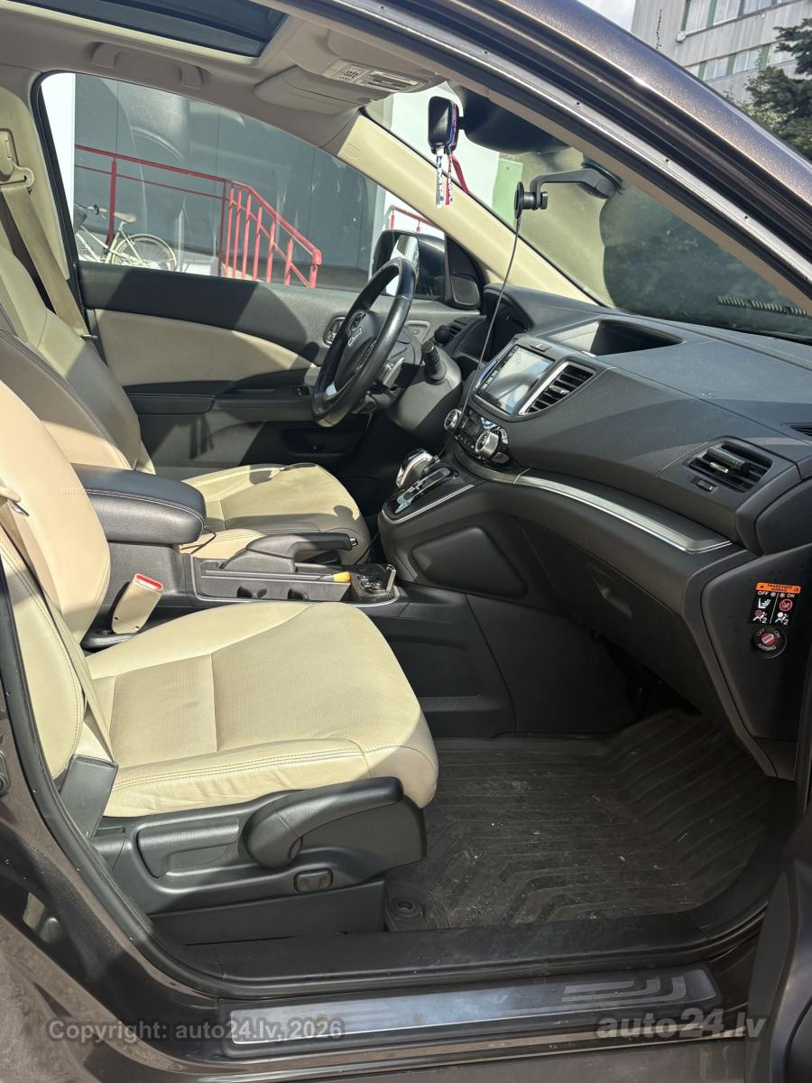 Brown Honda CR-V 2015 in Tallinn, with an engine capacity of 1.60 L and mileage of 282 thousand km for 12500 €, photo 5 on AUTOMOTO.COM.LV