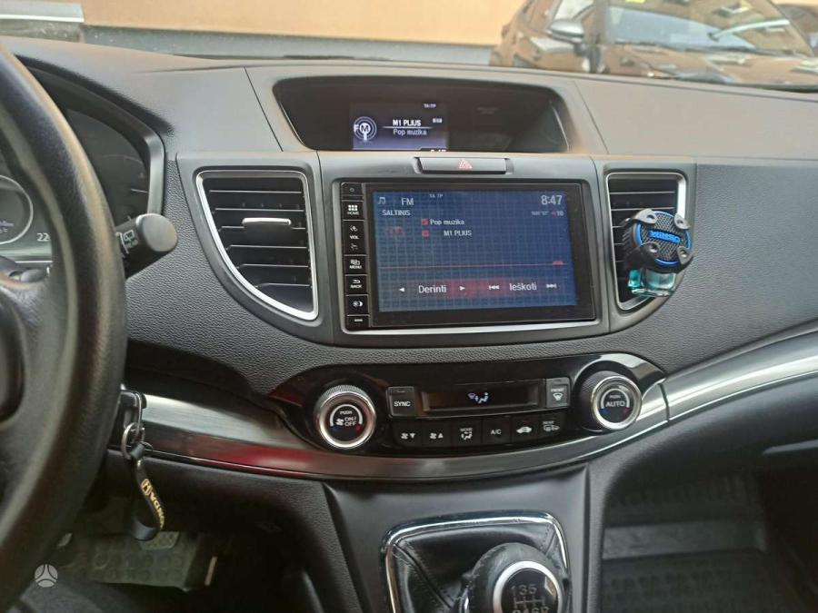 Brown Honda CR-V 2015 in Kaunas, with an engine capacity of 1.60 L and mileage of 262 thousand km for 9300 €, photo 5 on AUTOMOTO.COM.LV