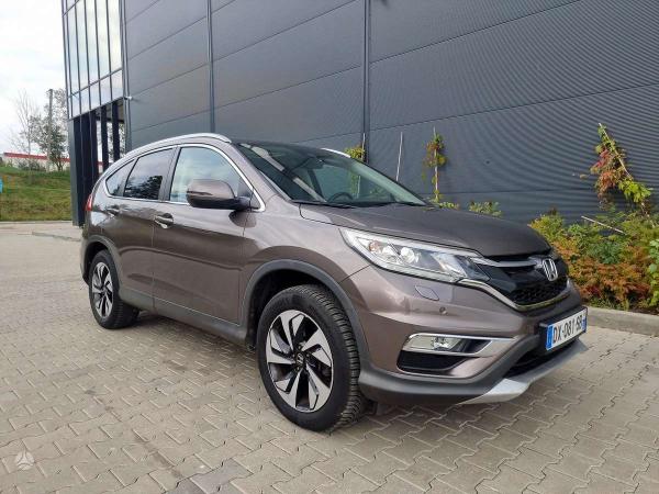 Honda CR-V 2015 in Vilnius on AUTOMOTO.COM.LV Brown Honda CR-V 2015 in Vilnius, with an engine capacity of 1.60 L and mileage of 180 thousand km for 12900 €, photo 6 on AUTOMOTO.COM.LV
