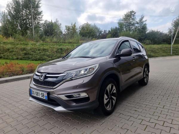Honda CR-V 2015 in Vilnius on AUTOMOTO.COM.LV Brown Honda CR-V 2015 in Vilnius, with an engine capacity of 1.60 L and mileage of 180 thousand km for 12900 €, photo 8 on AUTOMOTO.COM.LV